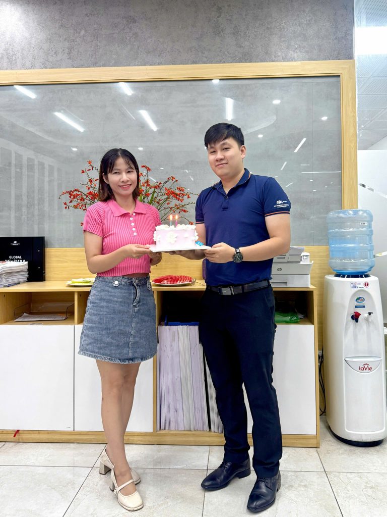 [FSB Mỹ Đình] Chúc mừng sinh nhật Ms. Hà Mít và Mr. Tùng Sữa - FPT ...
